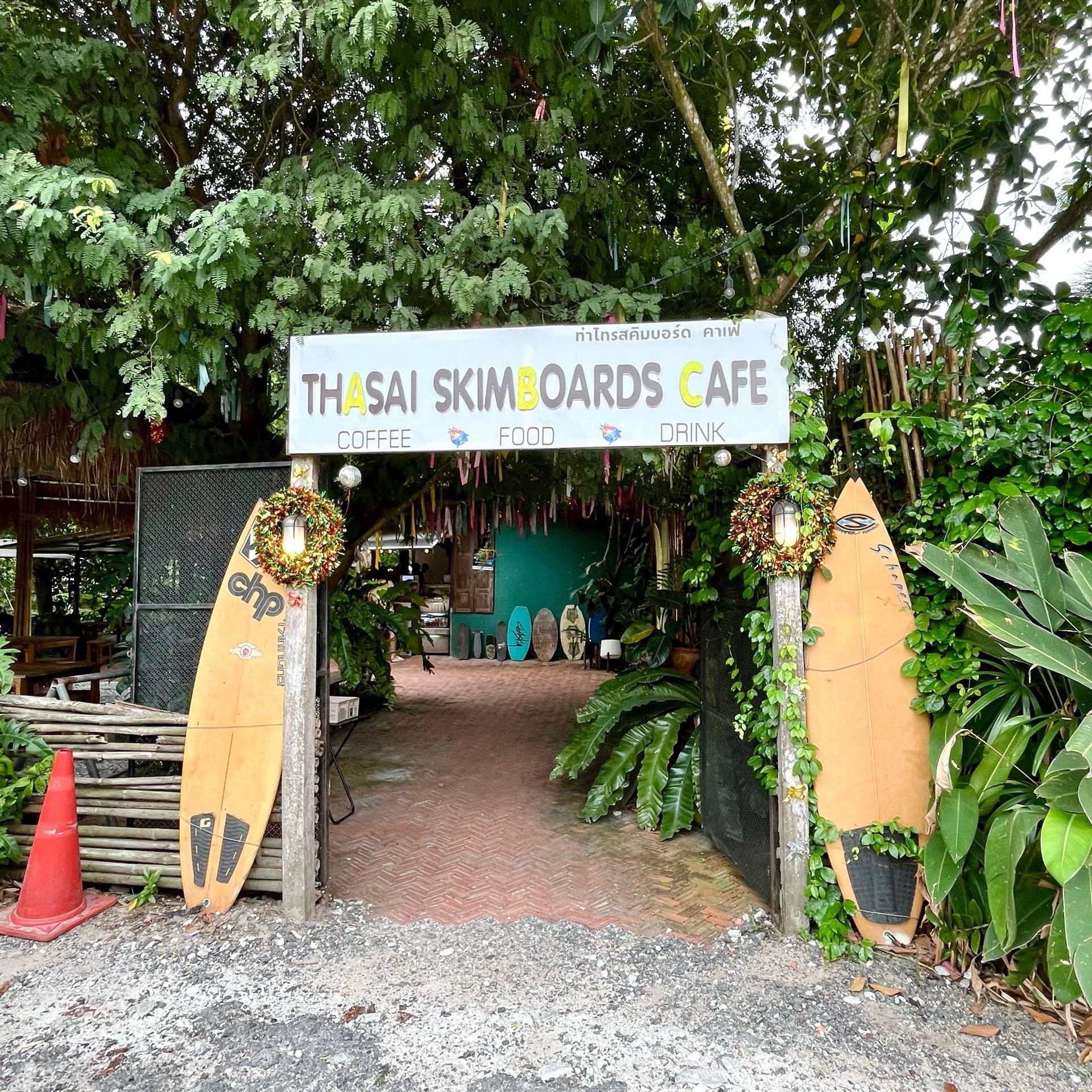 รีวิว Thasai Skimboards Cafe ศรีราชา - Thasai Skimboards Café ท่าไทรส ...