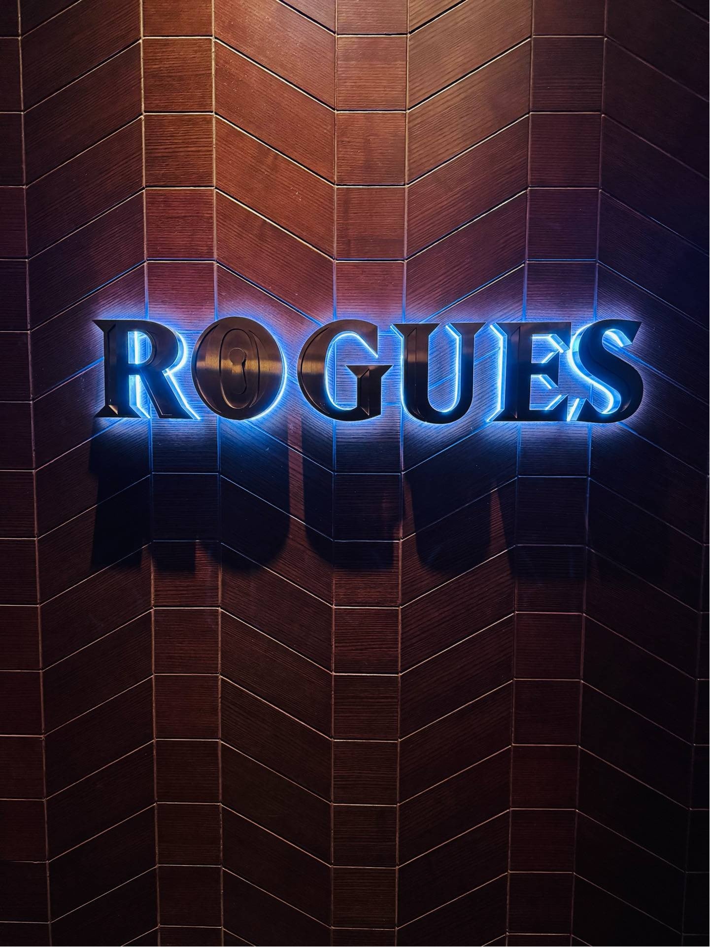 รีวิว Rogues Bar InterContinental Bangkok Sukhumvit - ดื่มด่ำ สังสรรค์ ...