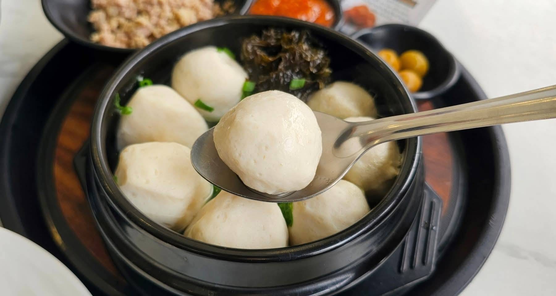 รีวิว A JUNG Fish Ball • อจัง ฟิชบอล (ชื่อเดิม สอาด ลูกชิ้นปลา) ถนนบรม ...