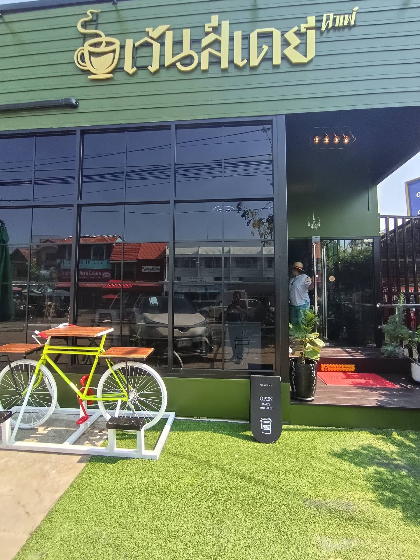 รีวิว Wednesday cafe Wednesday cafe - ไม่ลองแล้วจะรู้ได้ไง