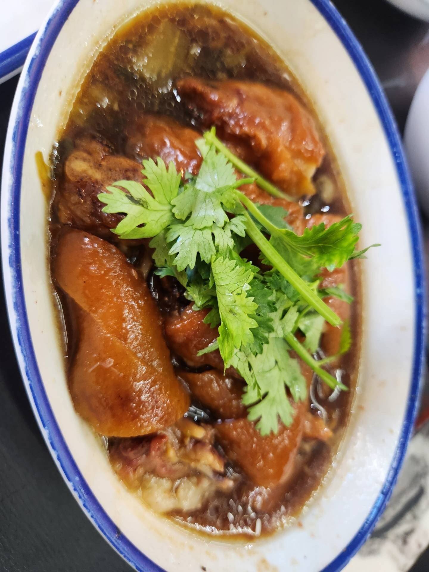 คากิ ร้าน ขาหมูเมืองทอง