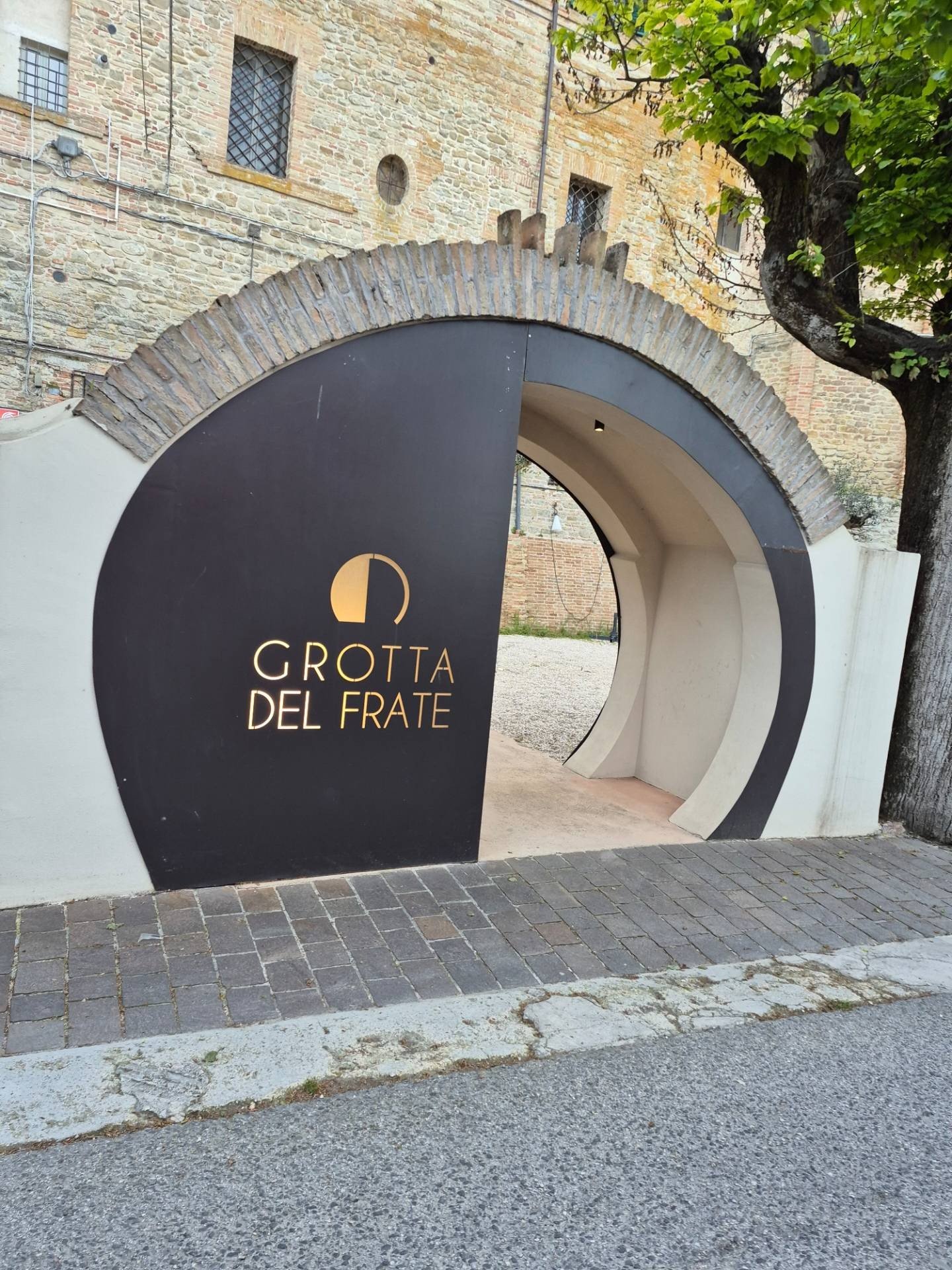 รีวิว La Grotta Del Frate - ร้านสวยมาก แต่อาหารแปลกมาก
