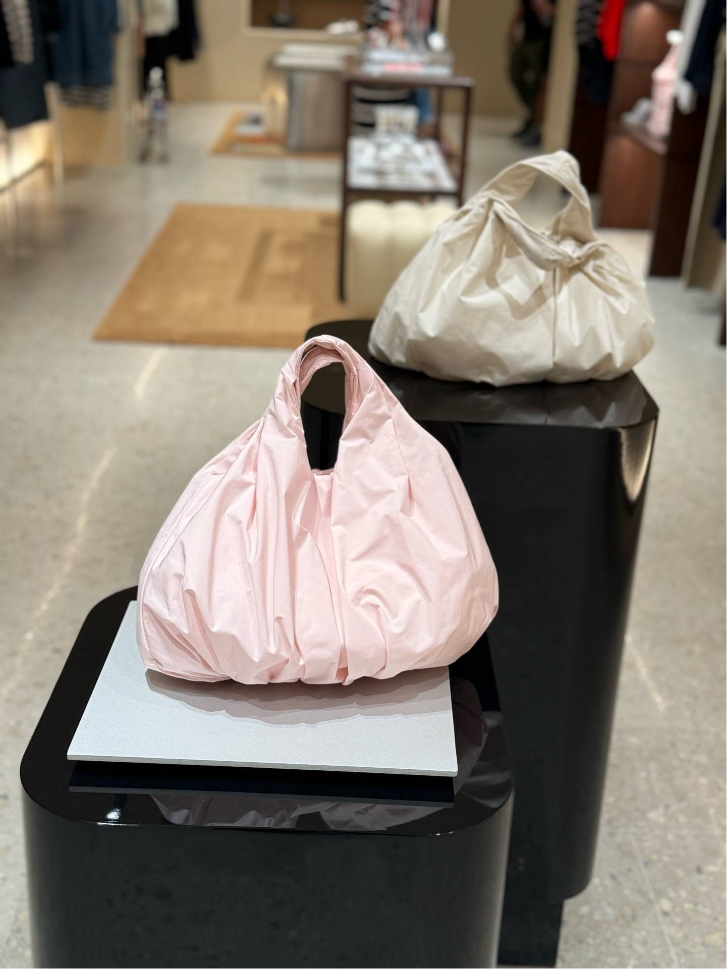 ร้าน Cos One Bangkok
