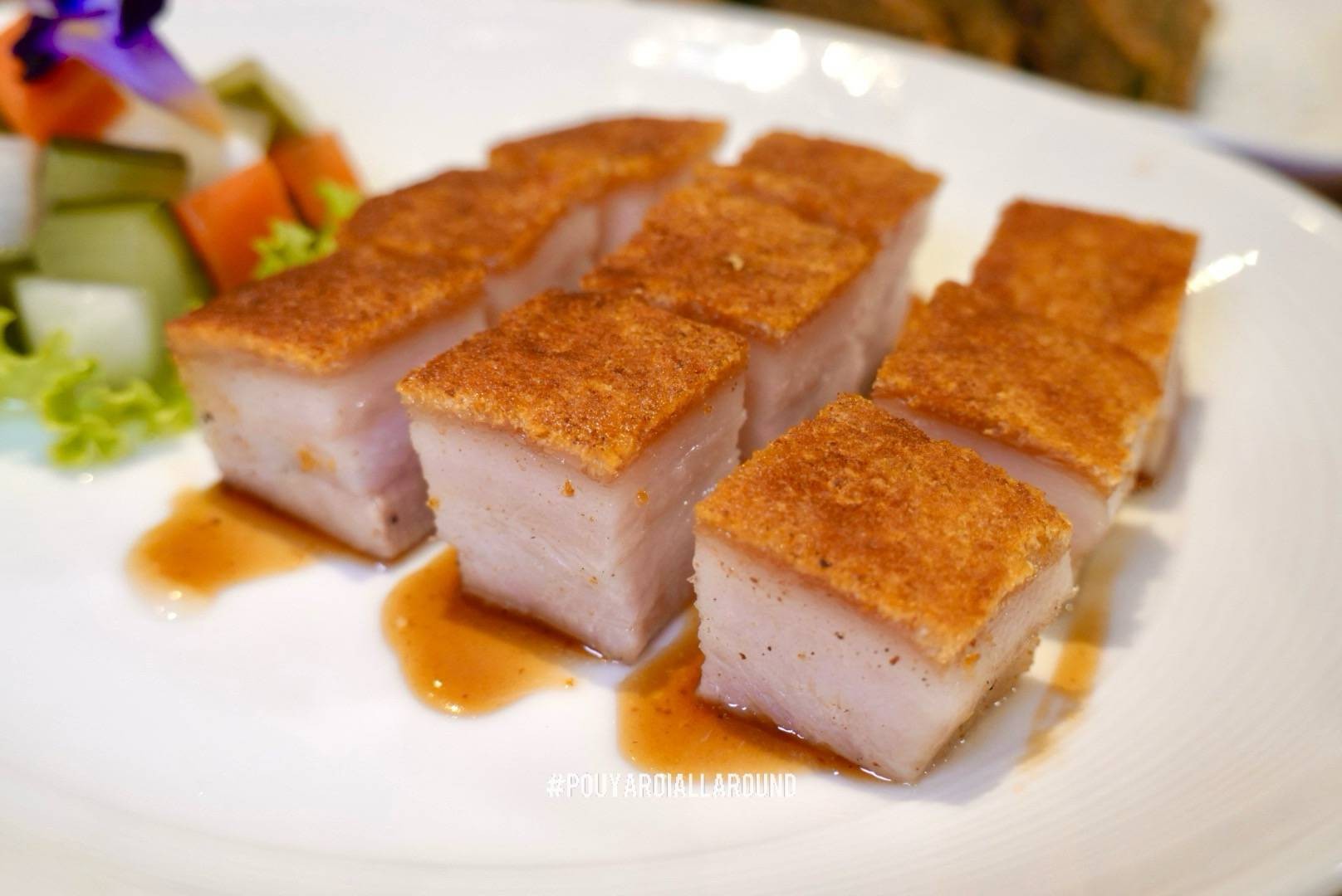 หมูกรอบ ร้าน Yok Chinese Restaurant โรงแรม The Emerald