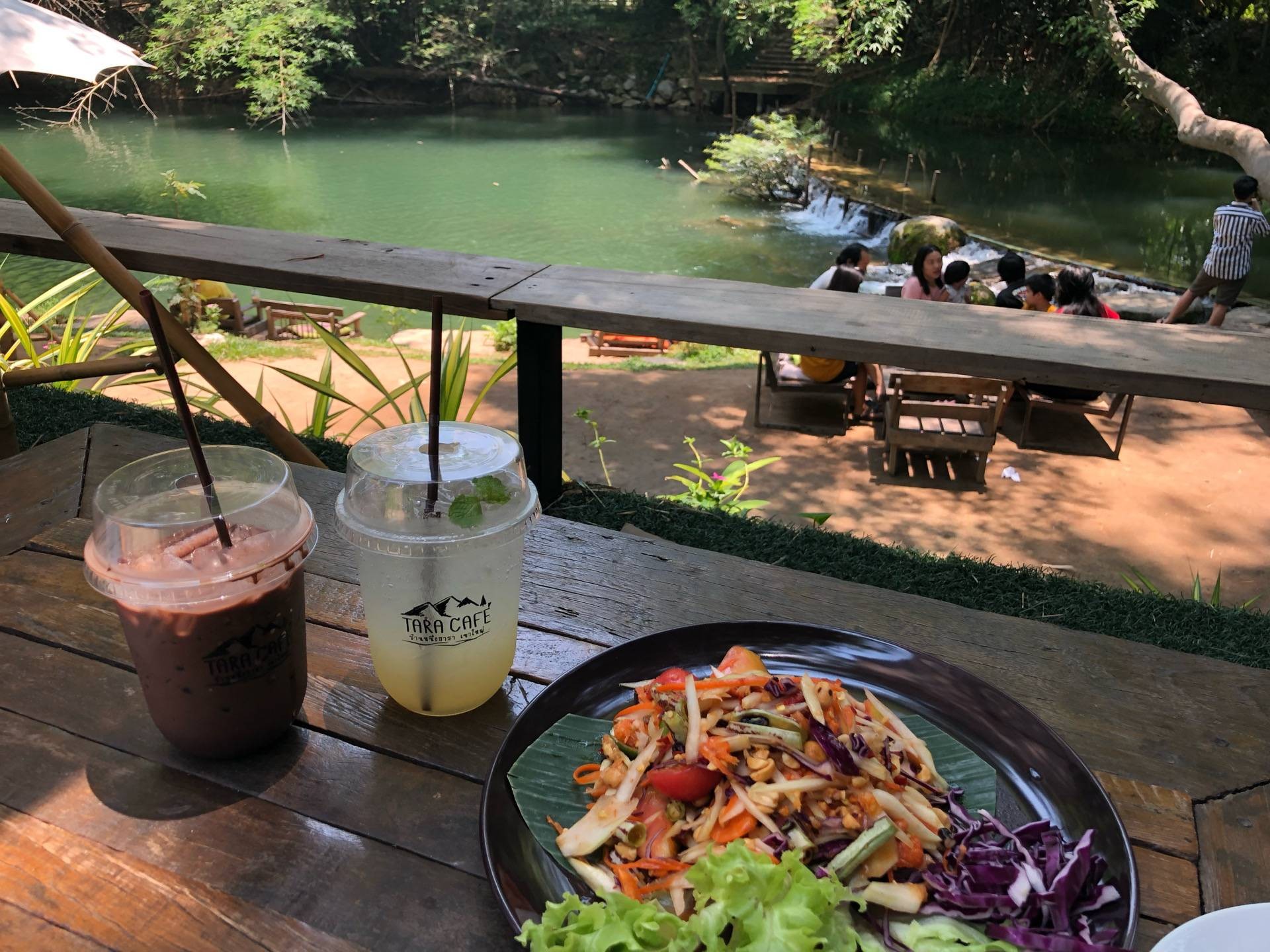 รีวิว Tara Cafe เขาใหญ่ - คาเฟ่และร้านอาหารริมลำธาร