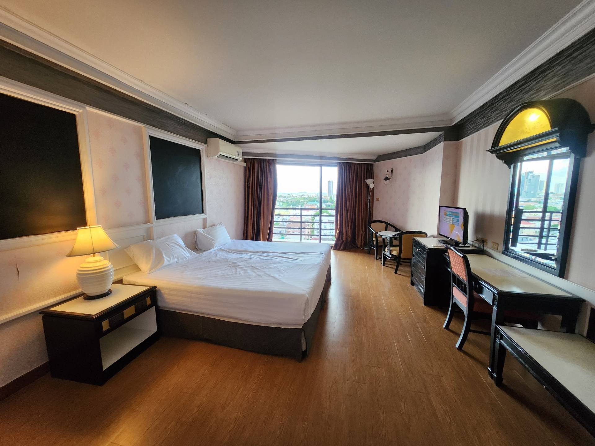 รีวิว First Pacific Cirrus Hotel พัทยากลาง - ห้องพักราคาเบาๆพัทยา
