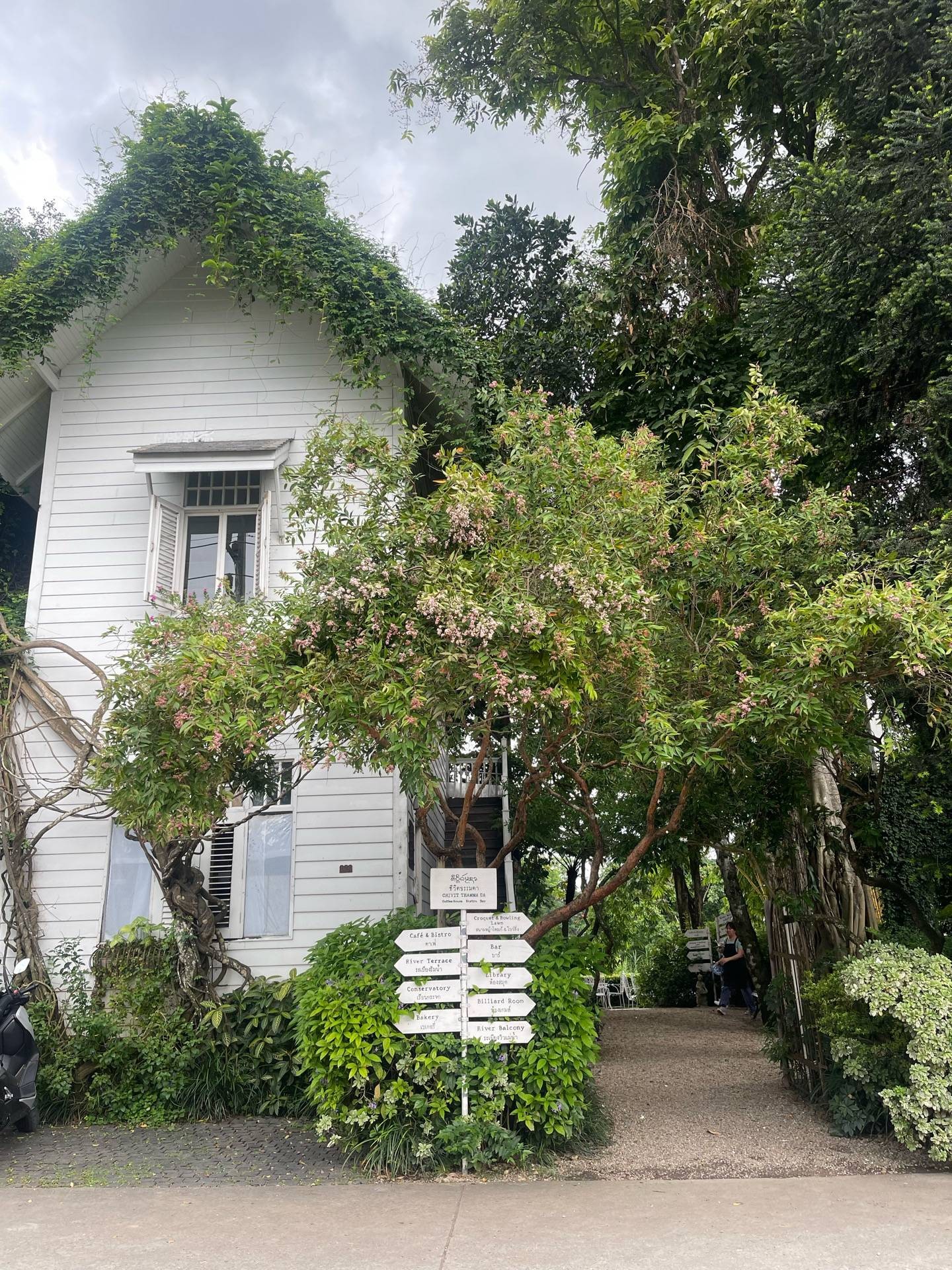รีวิว Chivit Thamma Da Coffee House, Bistro&Bar - ร้านอาหารและคาเฟ่ชื่อดัง