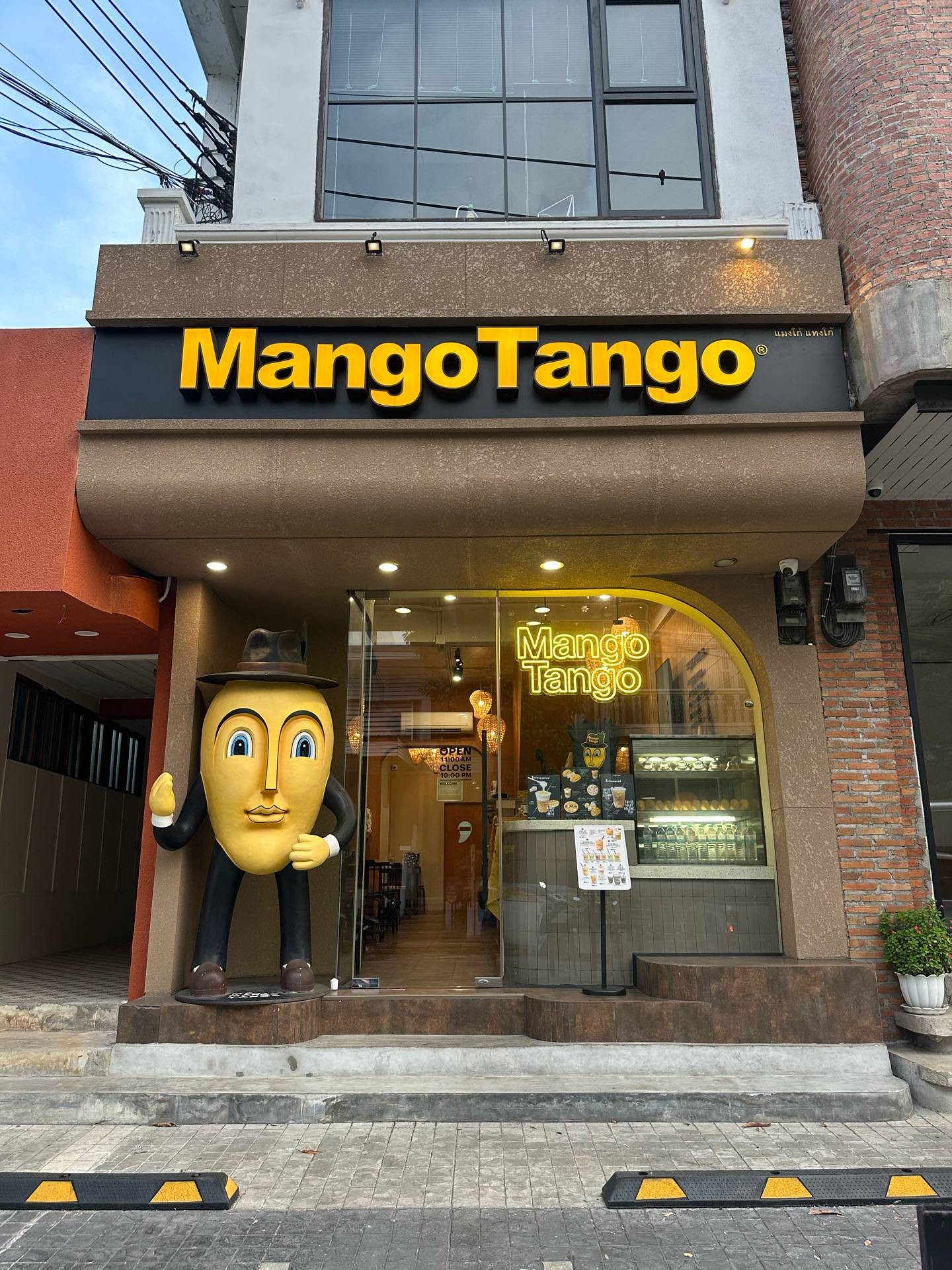 รีวิว Mango Tango นิมมานเหมินท์ - เครื่องดื่ม ขนมหวานส่วนผสมของมะม่วง🥭