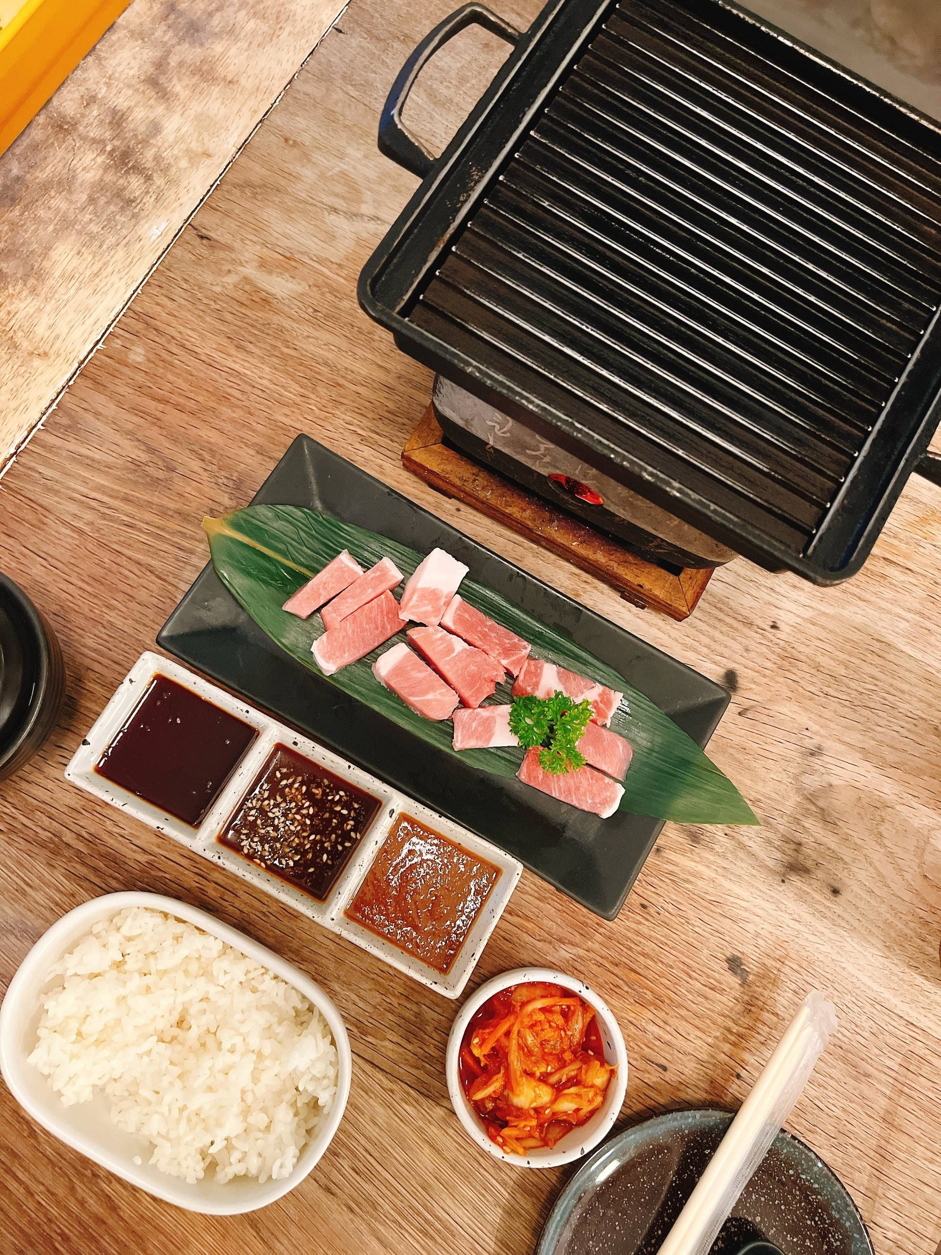 รูป Meat On The Moon