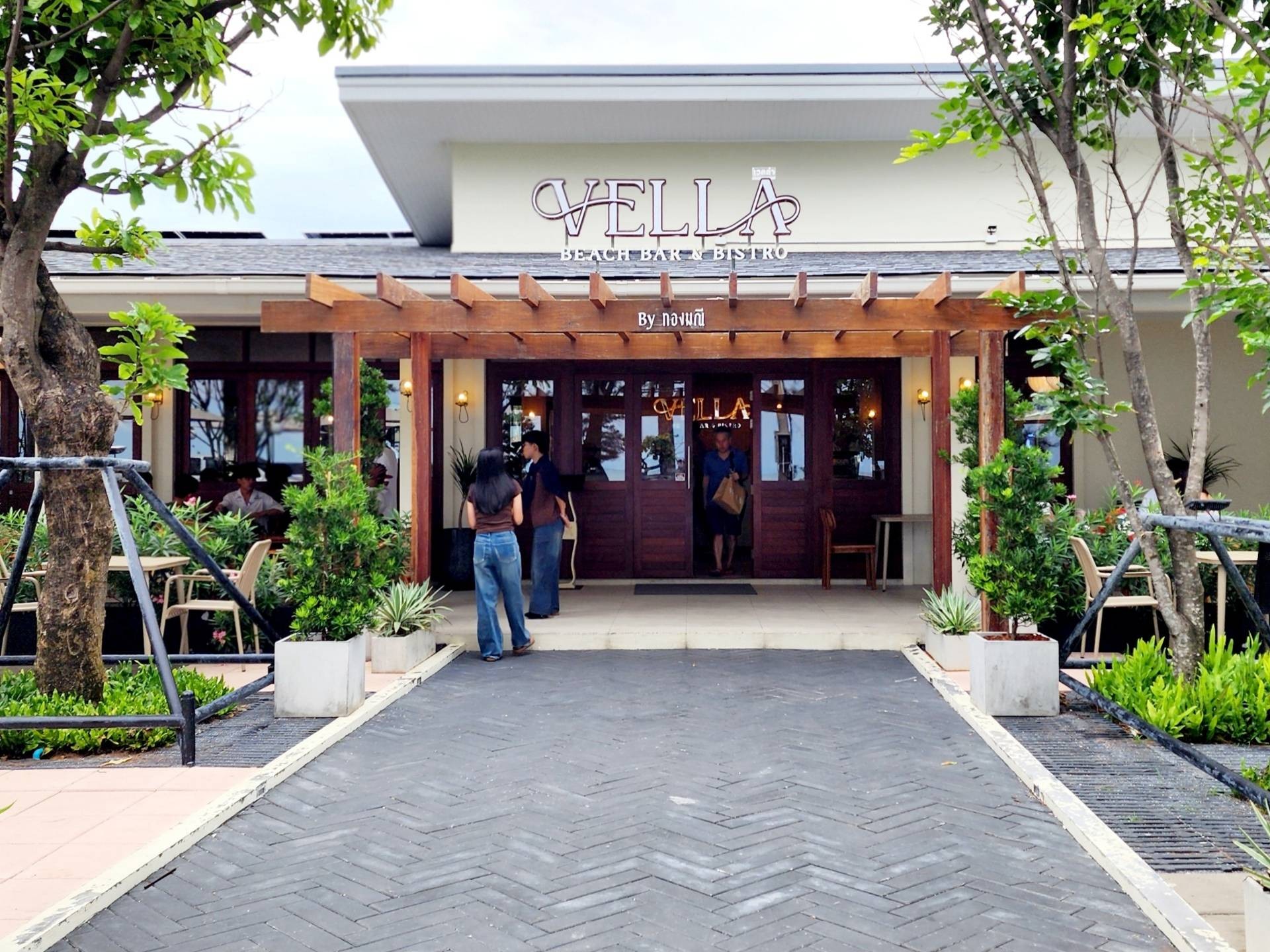 รีวิว Vella beach bar and bistro - - ร้านสวย บรรยากาศดี กาแฟอร่อย...ริม ...
