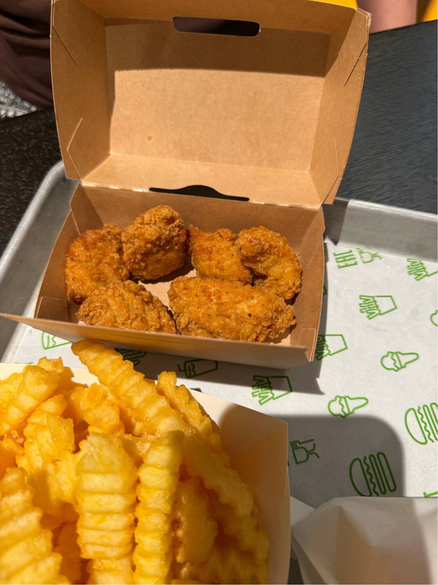 Chicken Bites • chicken bites ร้าน Shake Shack เอ็มสเฟียร์