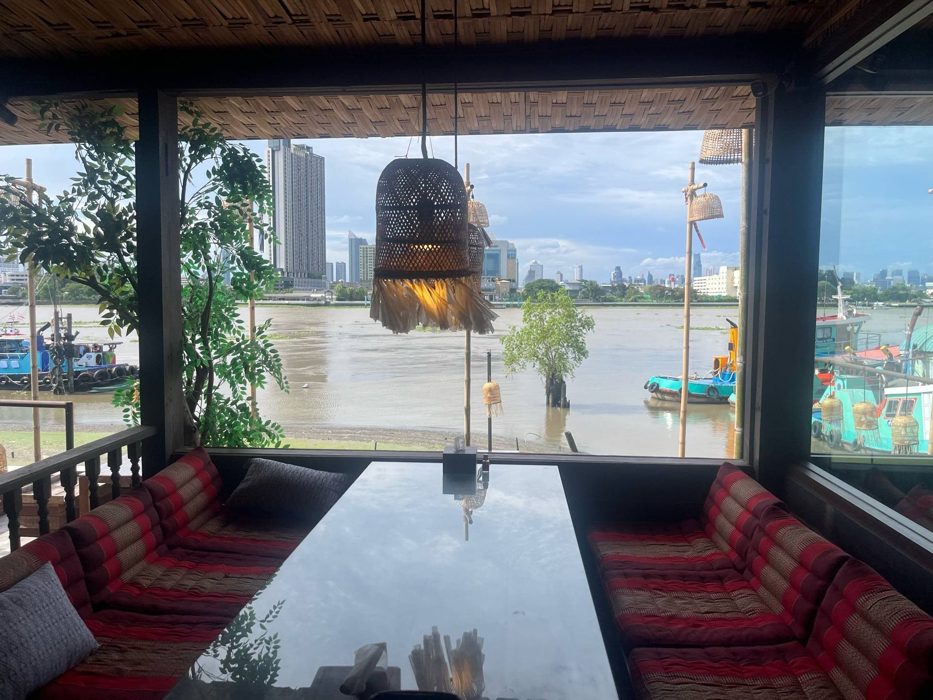 รูป ไทแท้ ริมน้ำ เจ้าพระยา - Authentic Thai Cuisine Chaophraya Riverside