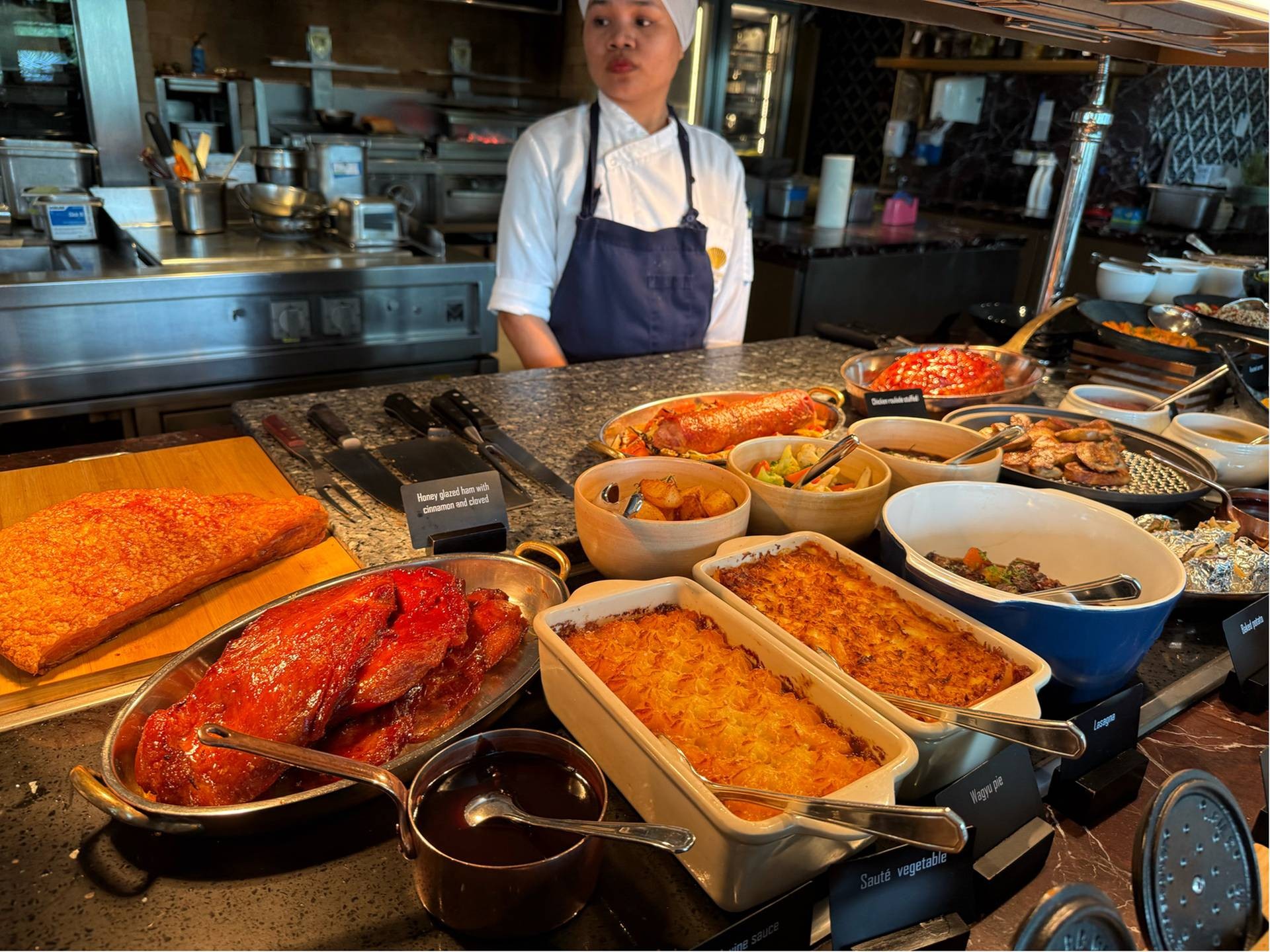 รูป Alex Dilling at Lord Jim's โรงแรมโอเรียนเต็ล