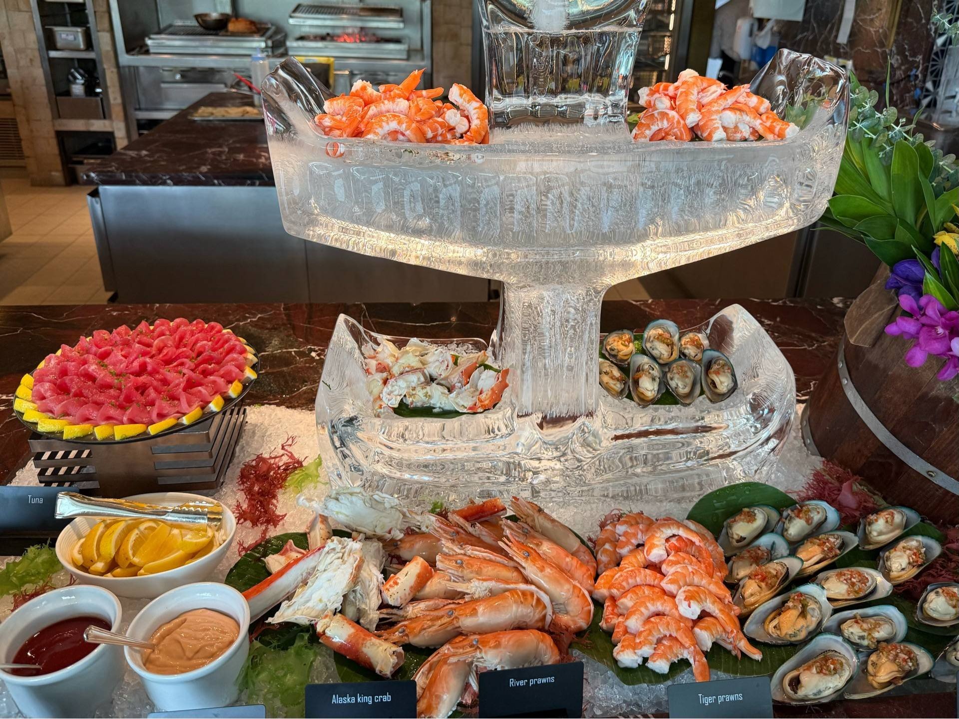 รูป Alex Dilling at Lord Jim's โรงแรมโอเรียนเต็ล