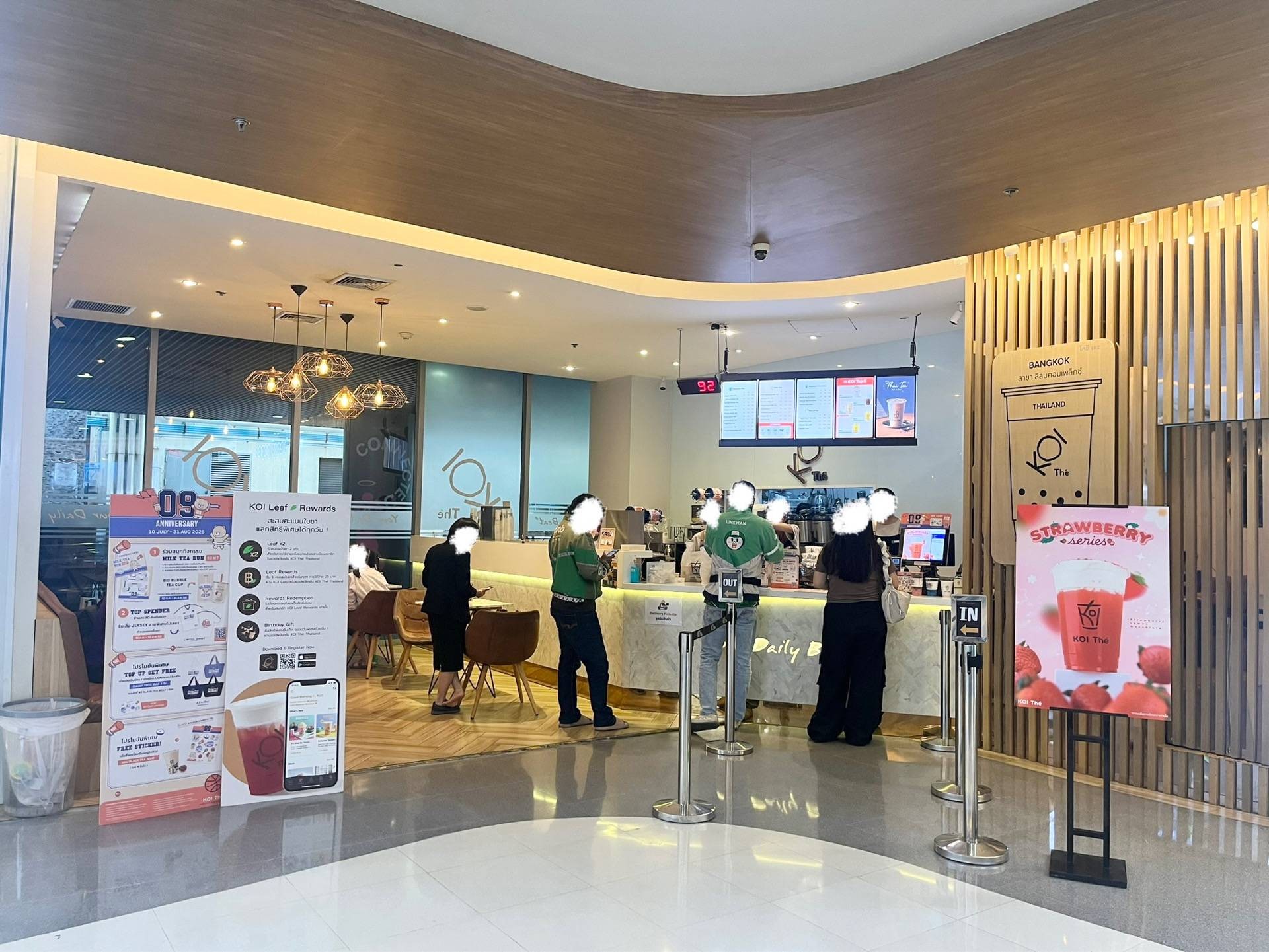 รีวิว KOI Thé Silom Complex - KOI Thé 🧋ฉลองครบรอบ 9 ปี ได้สติ๊กเกอร์น่ารัก ๆ ด้วย 📌Silom Complex ...