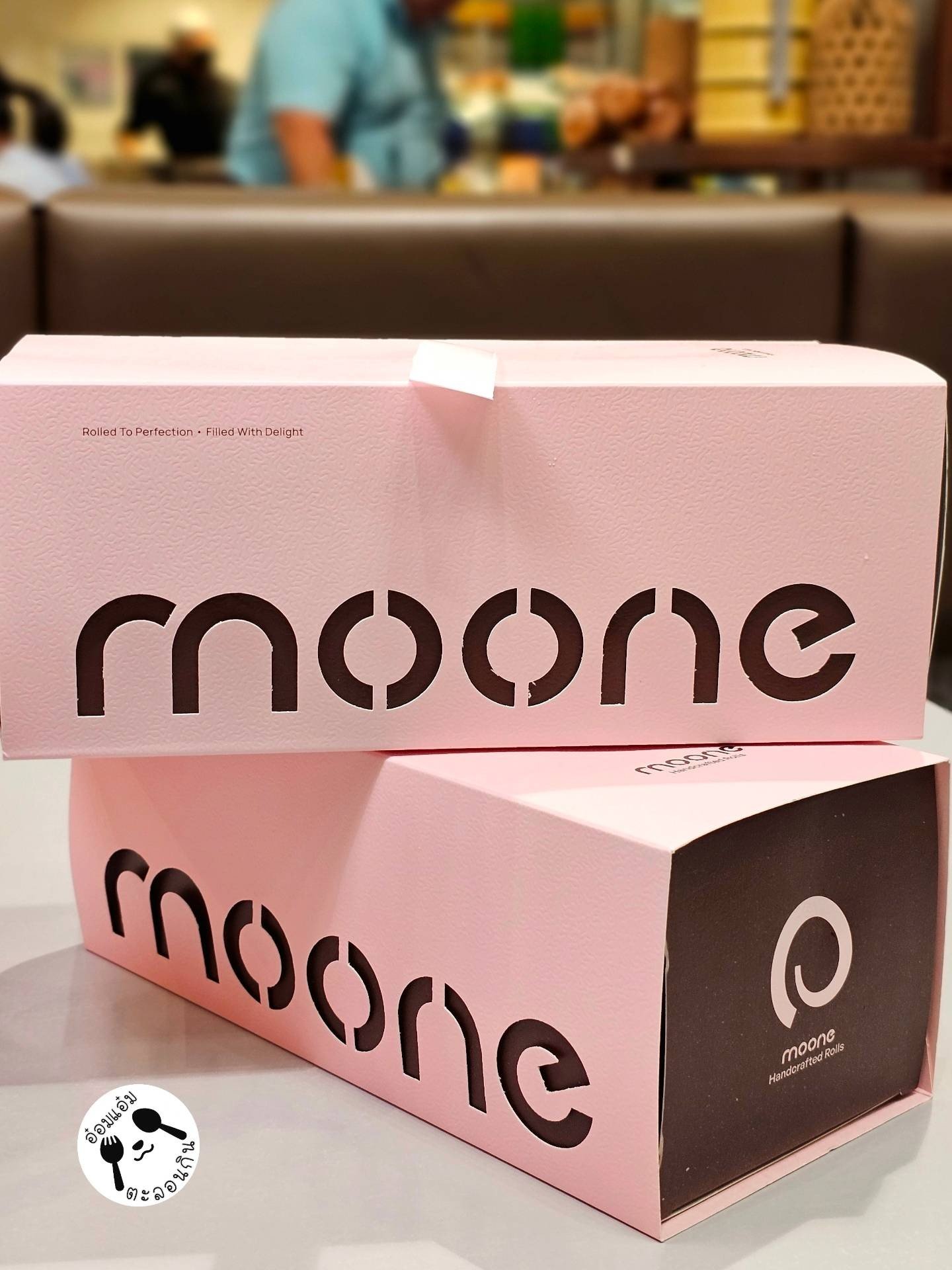 รูป Moone Rolls Central World