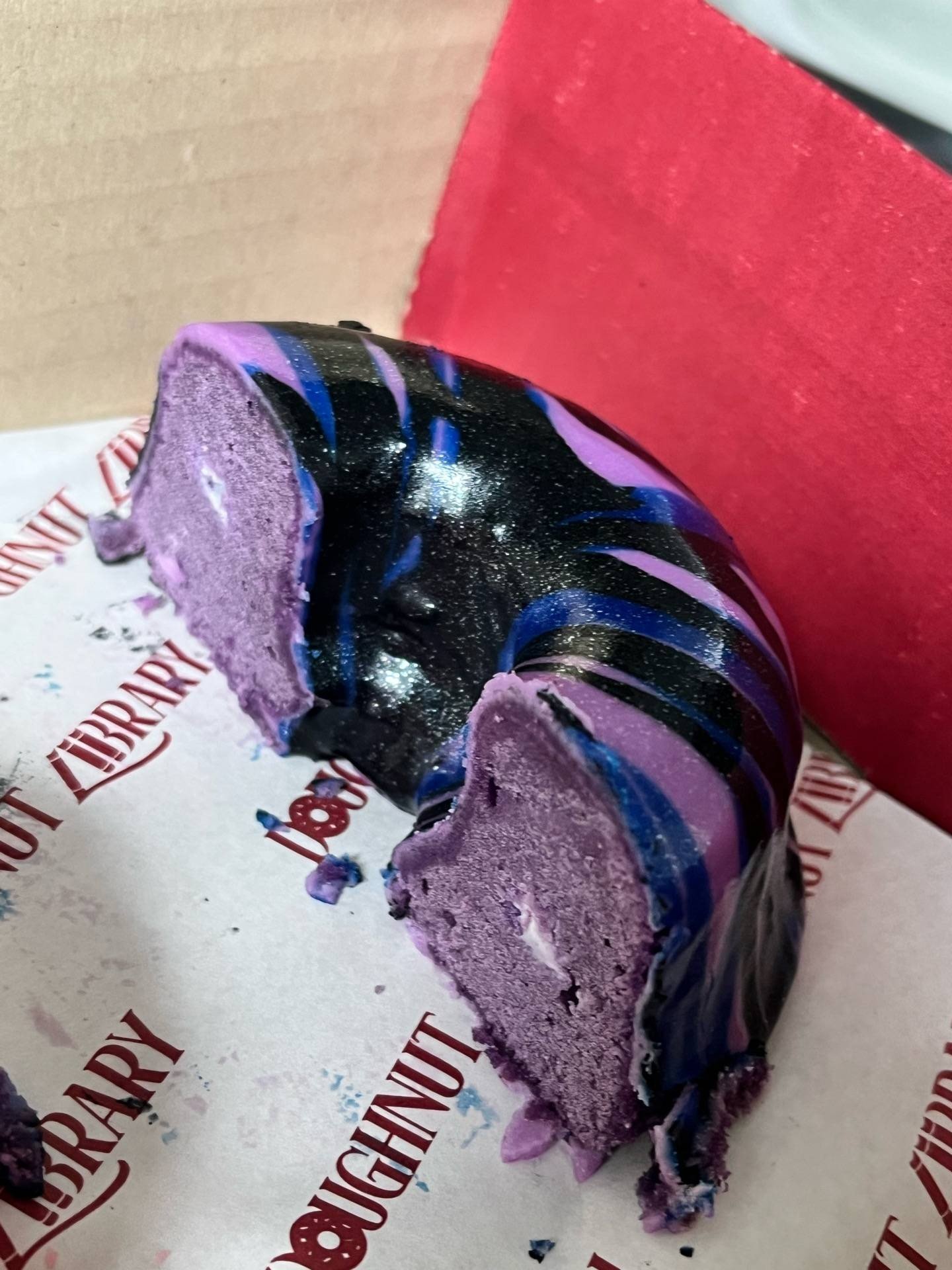 กาแล็กซี่ ร้าน Doughnut Library - Sukhumvit 77