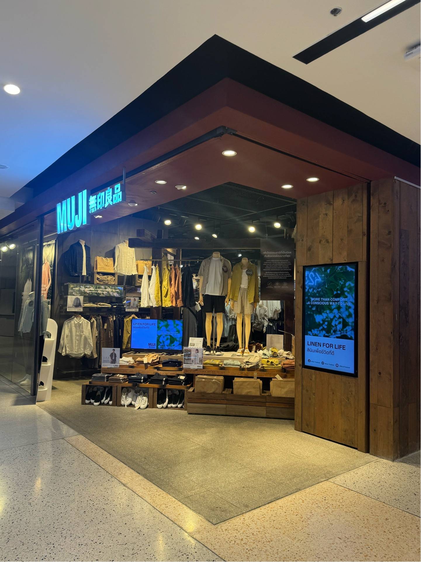 MUJI Central World - รีวิวสถานที่ท่องเที่ยว