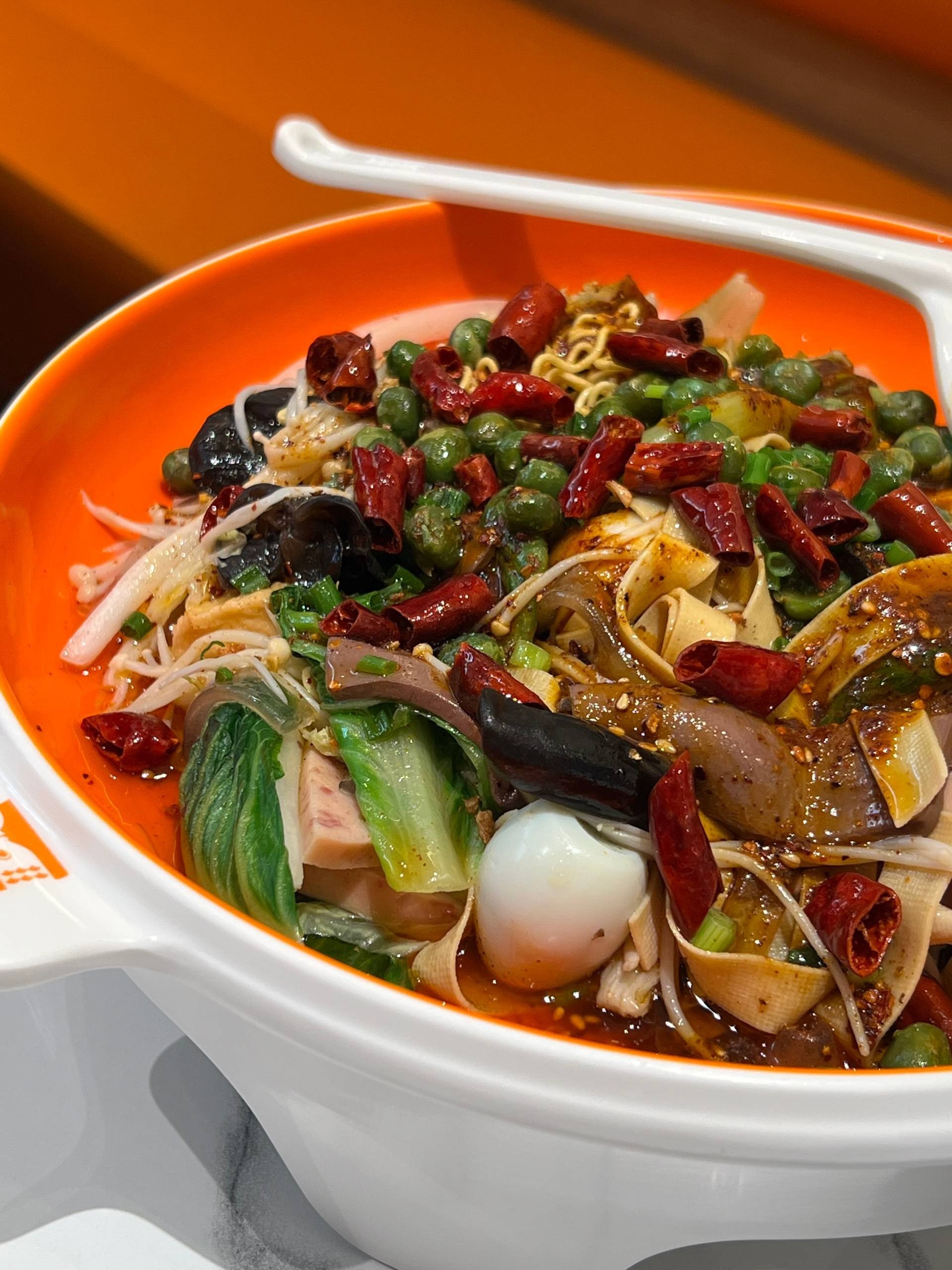 ยำหม่าล่าราดน้ำมันร้อน ร้าน YONNY鱼你 central westgate