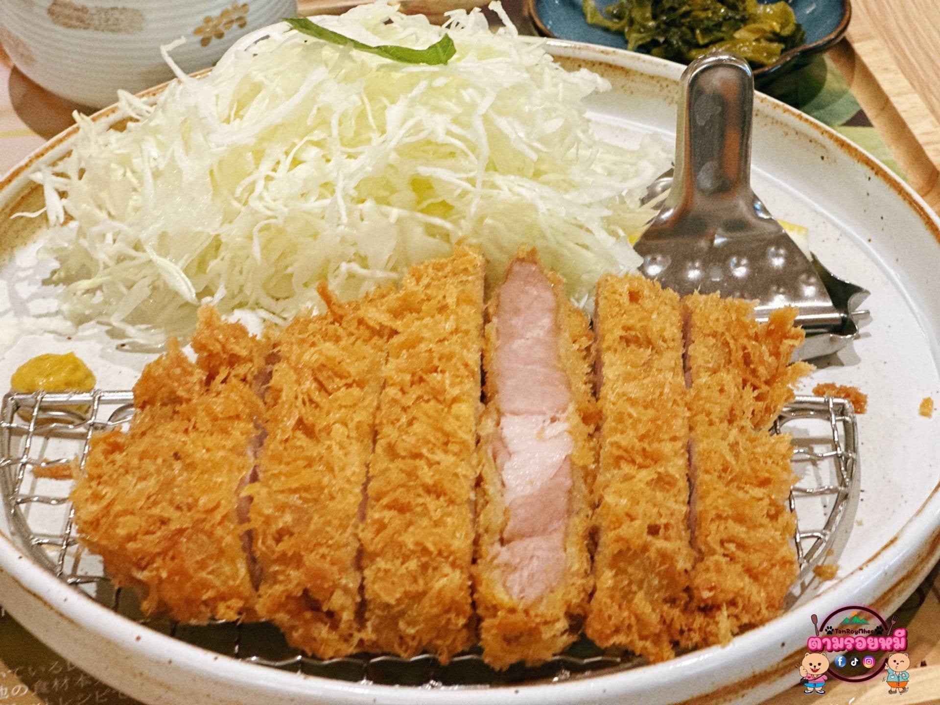 รีวิว Kogoro katsu Central World - หมูชูวีกรอบนอก นุ่มใน