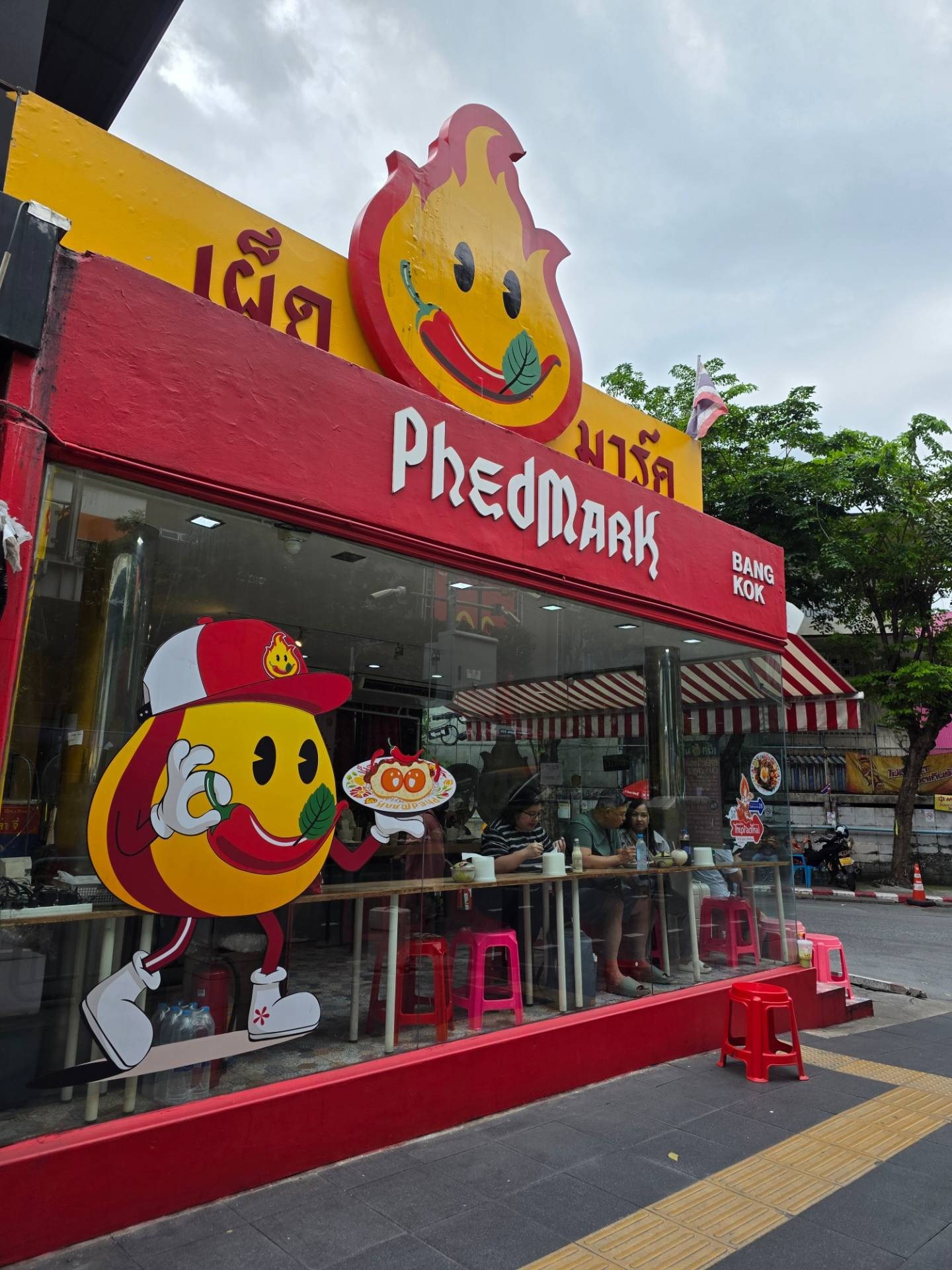 รีวิว เผ็ดมาร์ค สาขาเอกมัย - Phed Mark ไม่เผ็ดไม่กิน