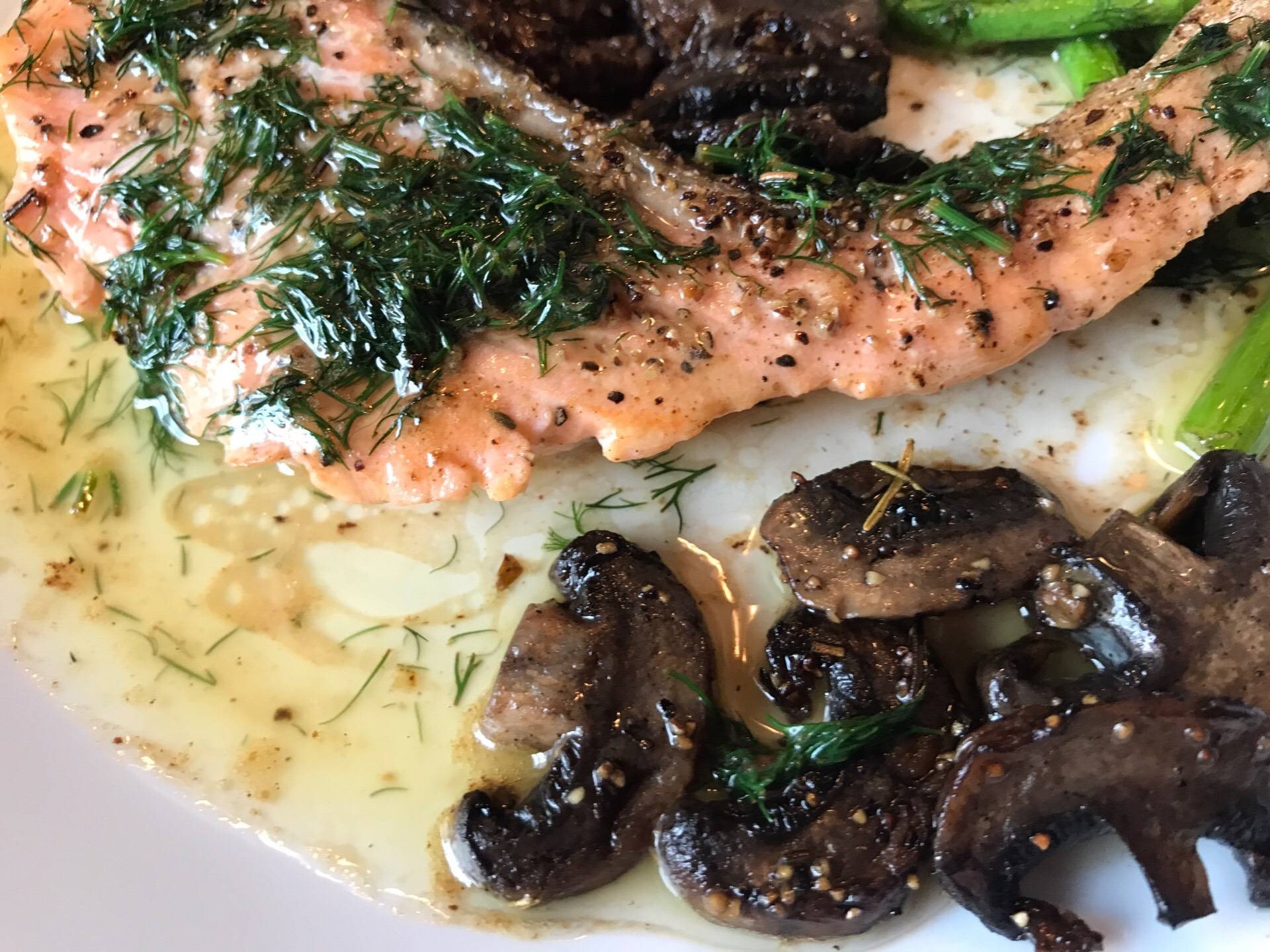 สูตร Salmon Steak with Butter Lemon Sauce พร้อมวิธีทำโดย ลุงกุ๊กชวนแdg