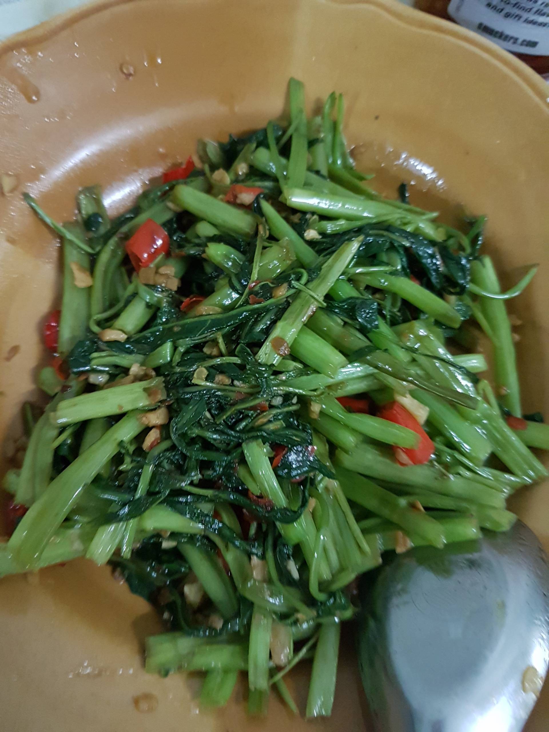 สูตร ผัดผักบุ้งไฟแรงๆ พร้อมวิธีทำโดย Nu Ch