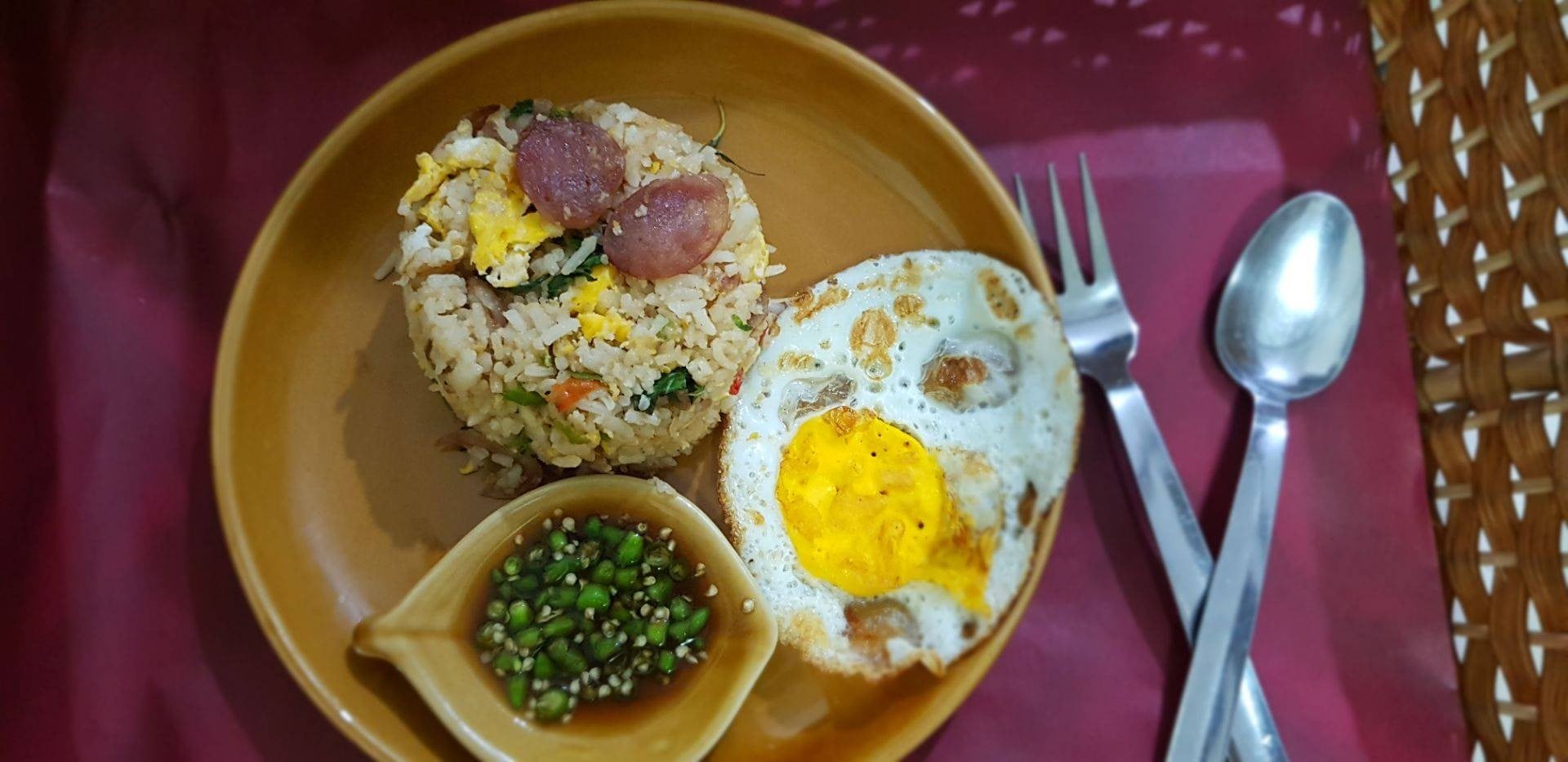สูตร ข้าวผัดกระเพรากุนเชียงไข่ดาว พร้อมวิธีทำโดย DawDaw Homemade ...
