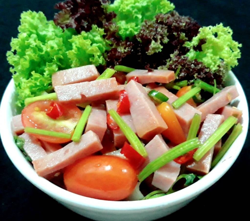 สูตร ยำแฮม Yam Ham (ง่ายๆ รวดเร็ว) พร้อมวิธีทำโดย Bambibam - Wongnai ...