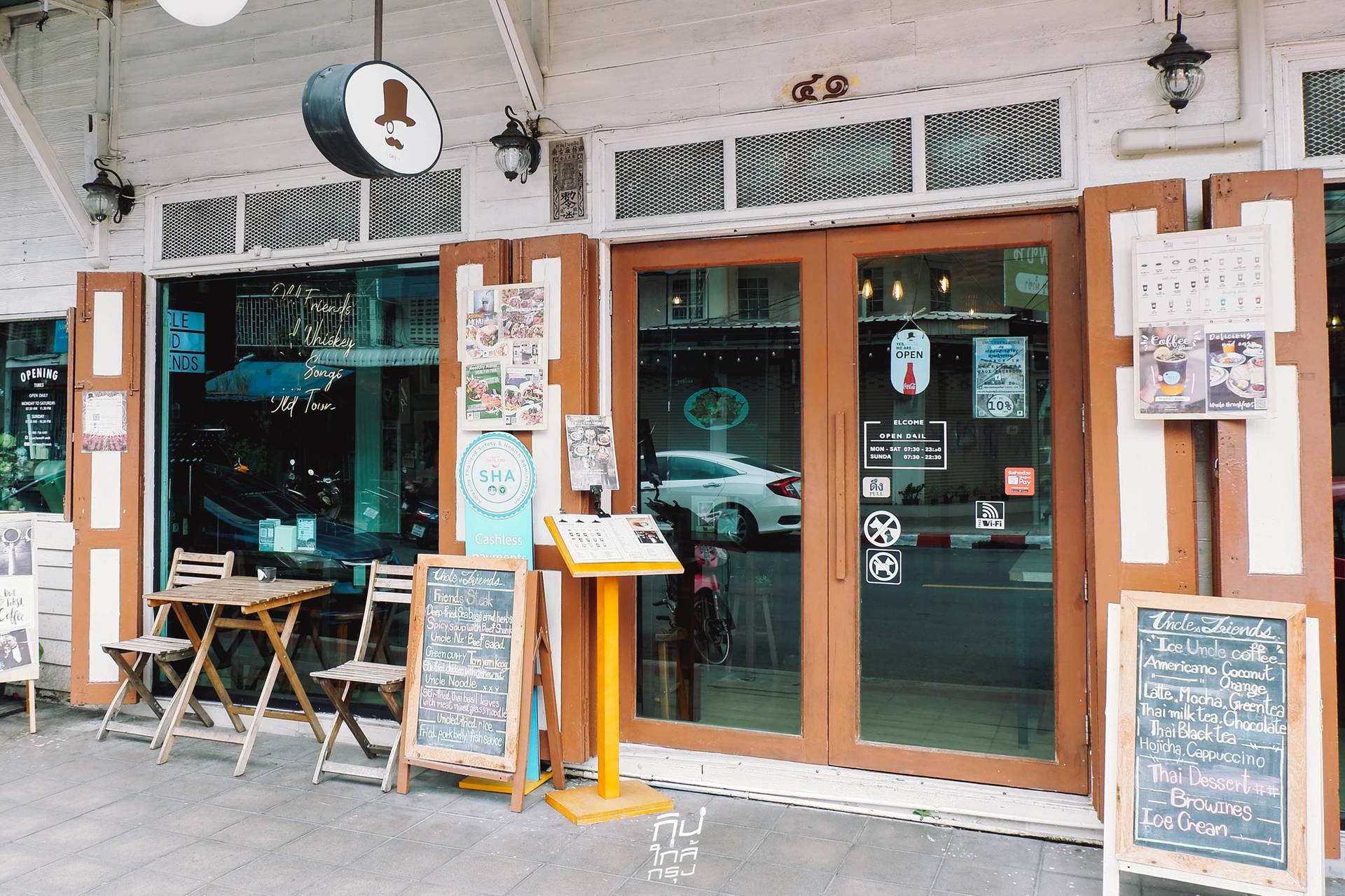 Uncle & Friends : Oldtown Bar & Cafe