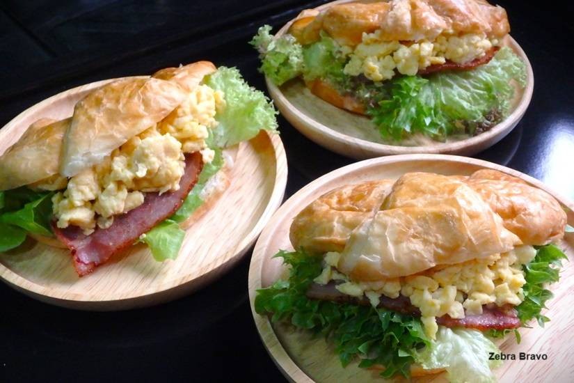 สูตร Bacon and Egg Croissant Sandwiches 🥐 พร้อมวิธีทำโดย Zebra Bravo