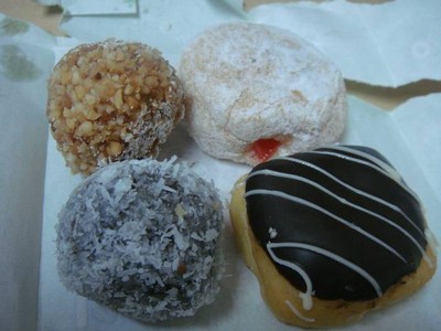 รีวิว Do Dee Dough - Do Dee Dough : โดนัทอาร์ตๆในแบบของพี่ติ๊กชิโร่ ^^ - Wongnai