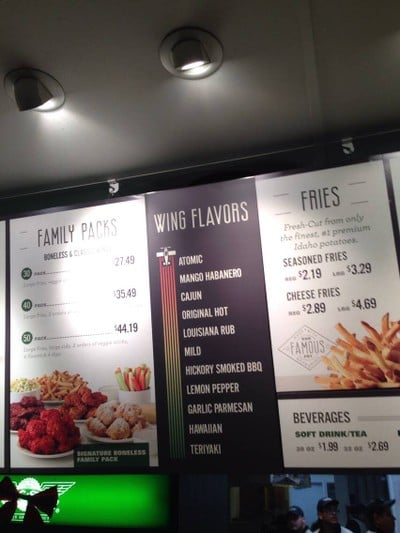 รีวิว Wing Stop - ไก่ทอด คนเยอะเชียว อยากลองหลาย ๆ รส - Wongnai