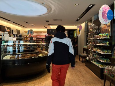รีวิว Laderach - ร้านช็อกโกแลต ณ เมือง zermatt - Wongnai