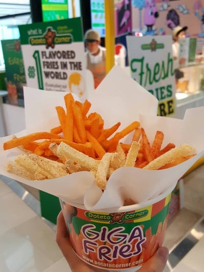 เฟรนช์ฟรายส์ ไซซ์ กิก้า (GIGA FRIES) ร้าน Potato Corner centralwOrld ชั้น6