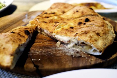 Pizza Chef (stuffed with Parma ham, black truffle, mascarpone) • แป้ง ...