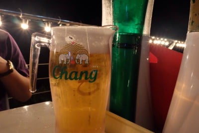 เบียร์สดช้าง • ทาวเวอร์ แถม 1 เหยือก ร้าน Sunshine Pool Bar โรงแรม เอส. ...