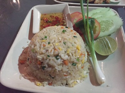 ข้าวผัดปู • อร่อยมาก เนื้อปูเป็นชิ้น ๆ ร้าน About Stories