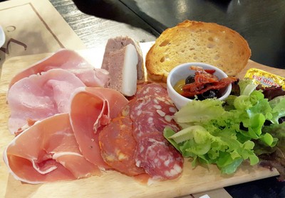 Cold Cut Platter ร้าน Wine Connection Bistro Central Westgate - Wongnai