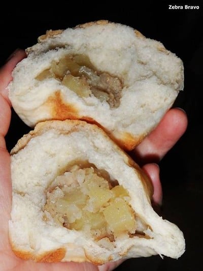 ขนมปังไส้ไก่ ร้าน Little Home Bakery พาราไดซ์พาร์ค - Wongnai