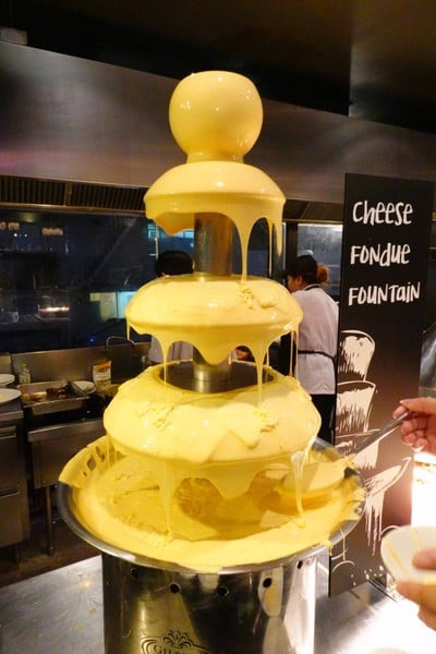 cheese fondue fountain • ชีสสสส.... ซี๊ดดดดดด... ร้าน The Square โนโว ...