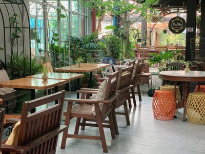 รีวิว Tree Tales Cafe พัทยา นาเกลือ - เค้กมะพร้าวอร่อย ลมเย็นสบาย เงียบสงบ