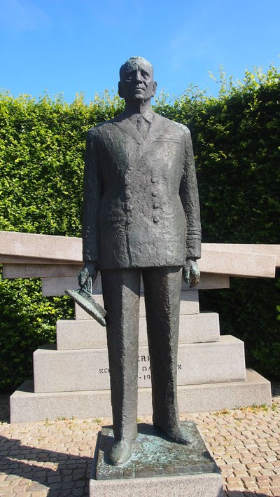 รีวิว King Frederik IX Statue Wongnai