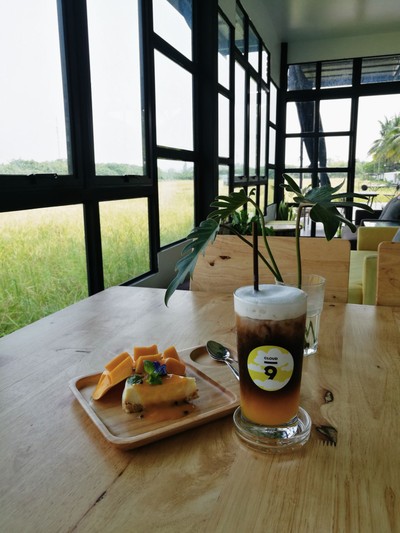 รีวิว Cloud 9 Cafe Chiangmai สันป่าตอง - คาเฟ่วิวทุ่งนา ลมพัดฉิวๆ นั่ง ...