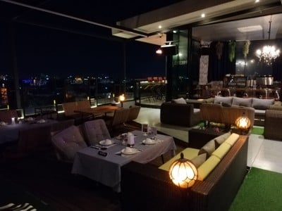 รีวิว Level 9 Rooftop Bar - ร้านบรรยากาศดีอีกร้าน