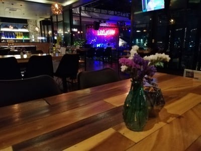 รีวิว Level 9 Rooftop Bar - ร้านบรรยากาศดีอีกร้าน
