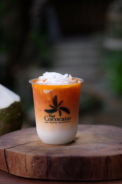 Coconut Latte withThaitea ชาไทยนมมะพร้าว • image ร้าน COCOCANO ต้นตำรับไอติมกะทิบัวลอยฝอยทอง โค ...