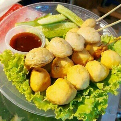 ลูกชิ้นหมูปิ้งกะทิสด • ไม้ละ 10฿ ซื้อ 10 แถม 1 ร้าน ลูกชิ้นหมูปิ้งกะทิสด By Mookmai ตลาดอินดี้ ...