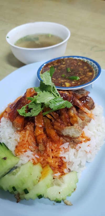 ข้าวมันหมูกรอบราดน้ำหมูแดง ร้าน ตาแป๊ะเจ้าเก่า - Wongnai