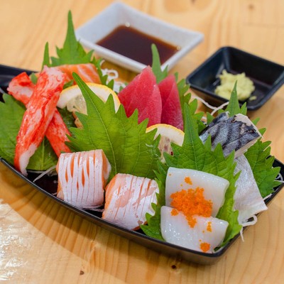 Salmon Variety Set • Sashimi Variety set ร้าน ซูชินะ ฟอร์จูนทาวน์ ...